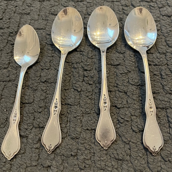 Oneida | Dining | Oneida Morning Blossom Spoons | Poshmark